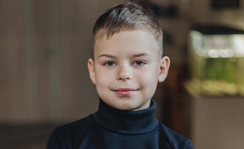 Под крыльями мечты - бинокль для Артема и Полины из приюта | Planeta